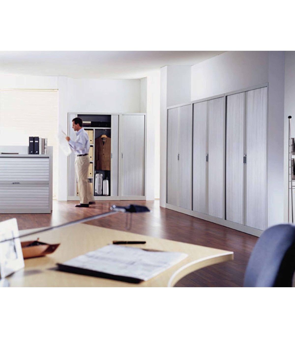 Armarios Metalicos de persiana vertical. Archivo de Oficina